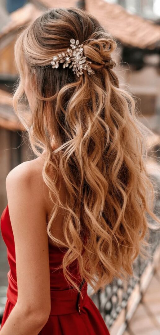 40+ Pretty Prom Hairstyles To Make You Feel Like A Star - GLOSS UP GIRL